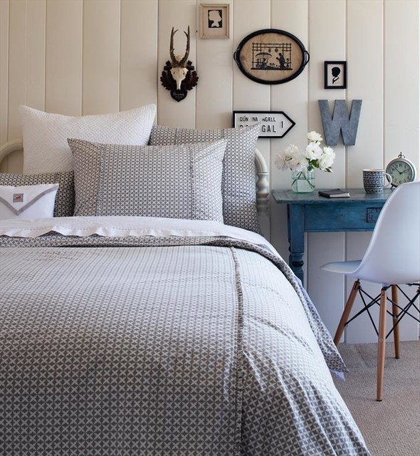 Creating an Inviting Guest Bedroom - Bedroom - New York - by HomeClick ...