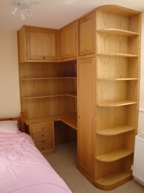Easingwold built in wardrobe with integrated desk - Craftsman - Chambre ...
