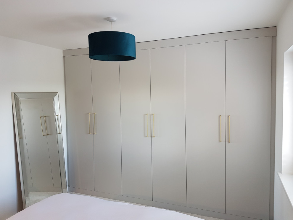 Light Grey Fitted Wardrobe, Dressing Table Area & Freestanding Wardrobe ...