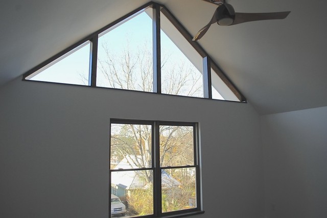 Master bedroom with gable windows - Moderne - Chambre - Atlanta - par J ...