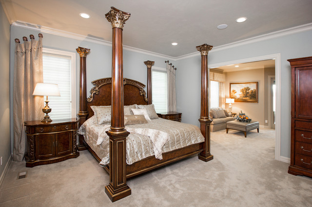 Master Bedroom with traditional poster bed - Classique - Chambre ...