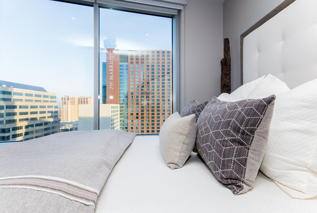 Mid-Century Modern High Rise - Contemporain - Chambre - Austin - par ...
