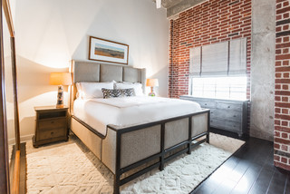 Modern Heights High Rise - Industrial - Bedroom - Houston - by Laura U ...