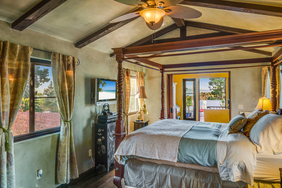 Palos Verdes Estates Spanish Colonial Revival 2 - Classique - Chambre ...