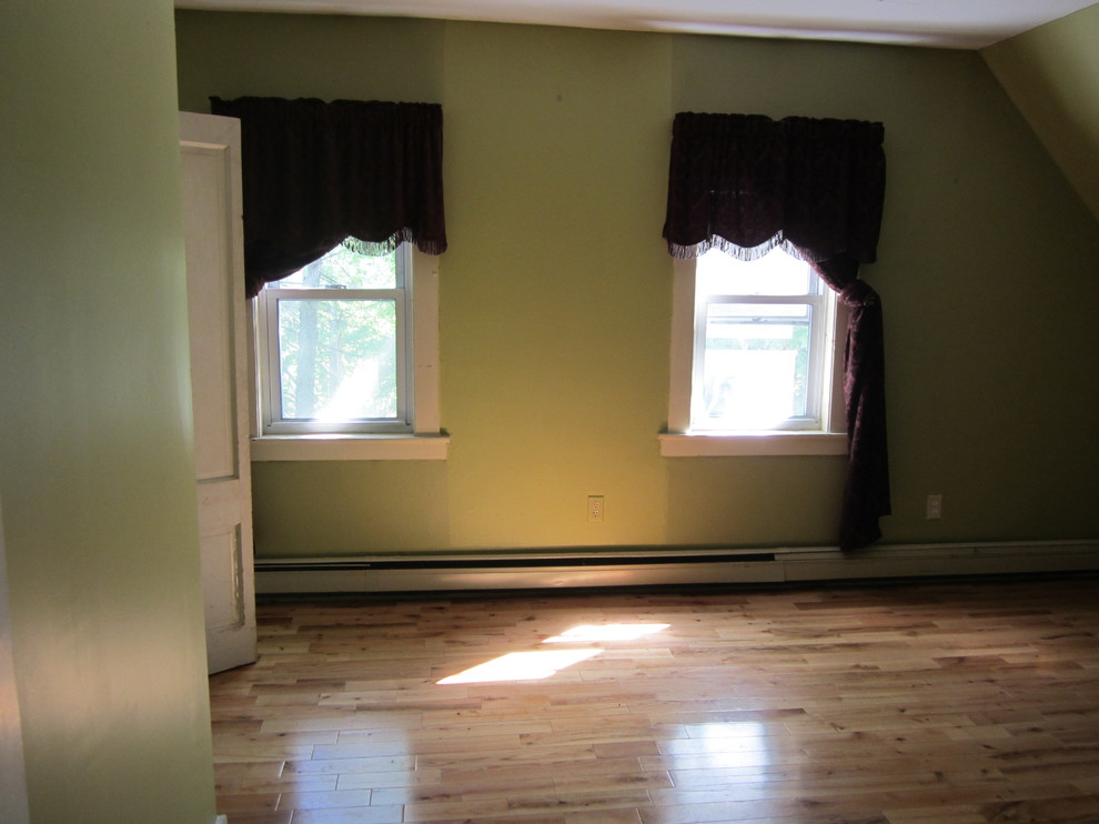 Semi Vacant Home Stage in NH - Farmhouse - Bedroom - Boston - by KLH ...