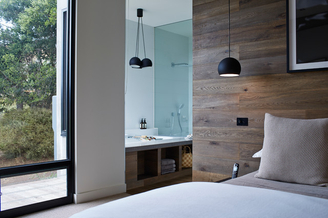 Stonecutters Rd - Beach Style - Bedroom - Melbourne - by Rohan Riley ...
