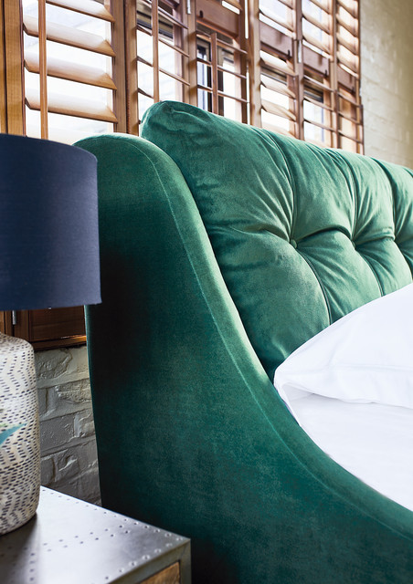 Urban Jungle Raul Green Velvet Bed Industrial Schlafzimmer Sonstige von Barker and Stonehouse Houzz