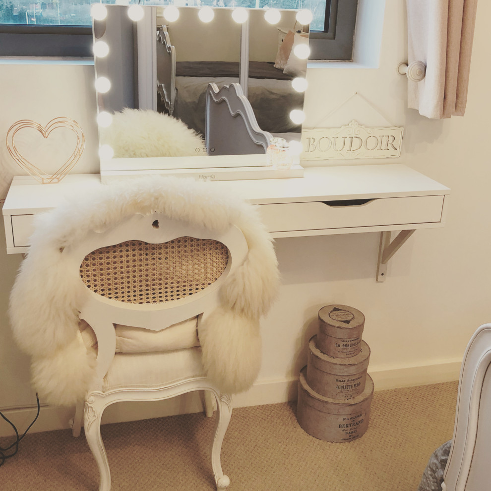 Vanity unity for small bedroom space - Shabby-chic Style - Bedroom ...