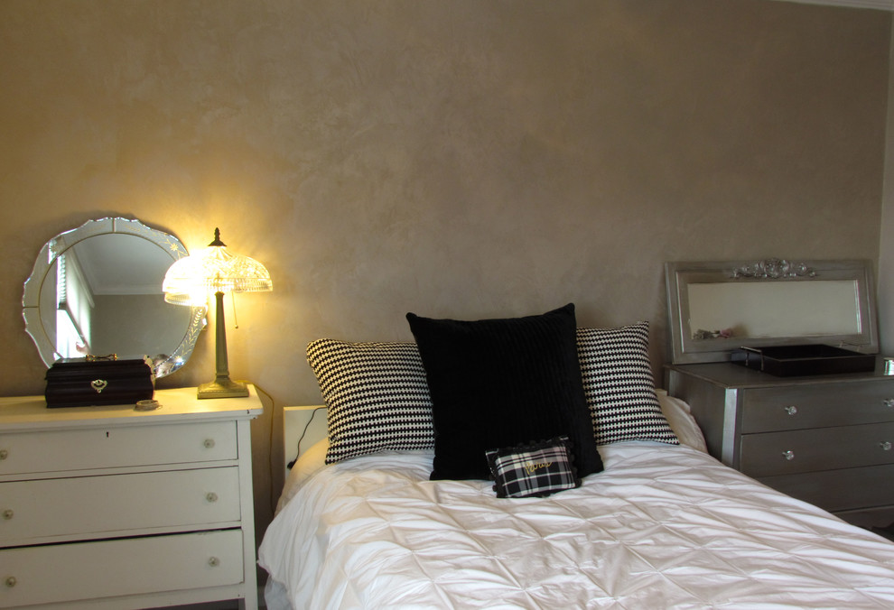 Venetian Plaster Metallic finish for a Master Bedroom - Modern ...