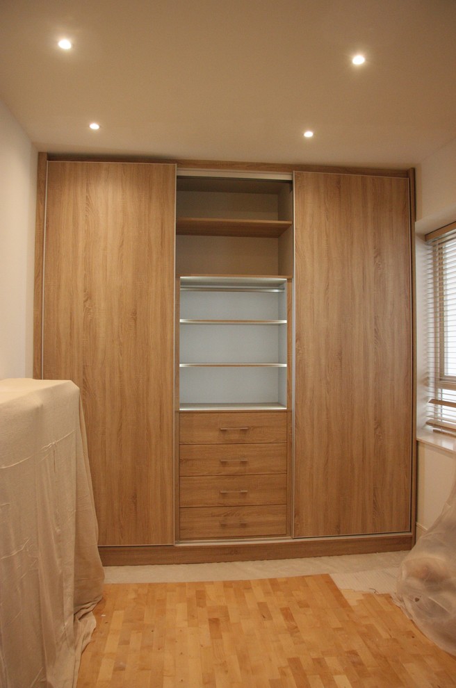 Wall to wall wooden wardrobe for everything you need - Bedroom - London ...