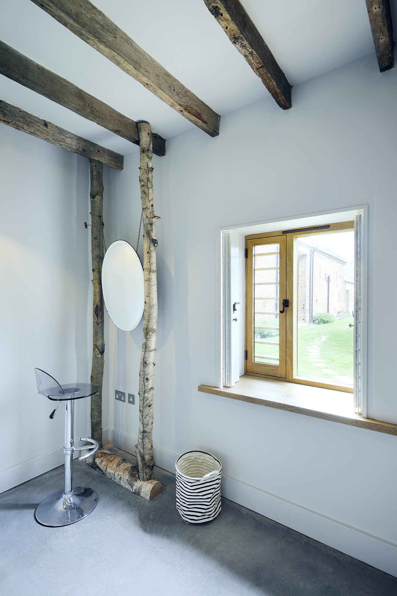 House Tour: A Run-down Barn Conversion Gets a Modern Rustic Makeover ...
