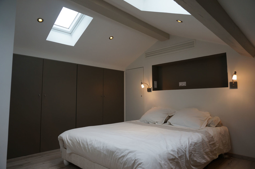 La chambre et ses rangements intégrés - Contemporary - Bedroom - Lyon ...