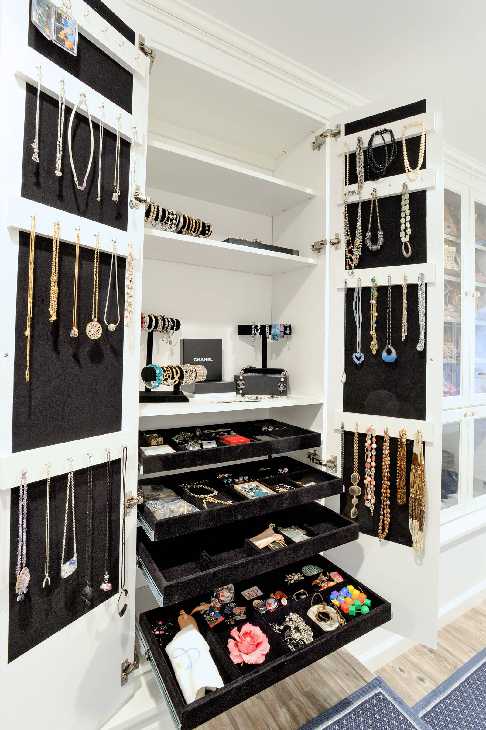 Necklace Display Ideas For Small Spaces Inside A Small Northeast