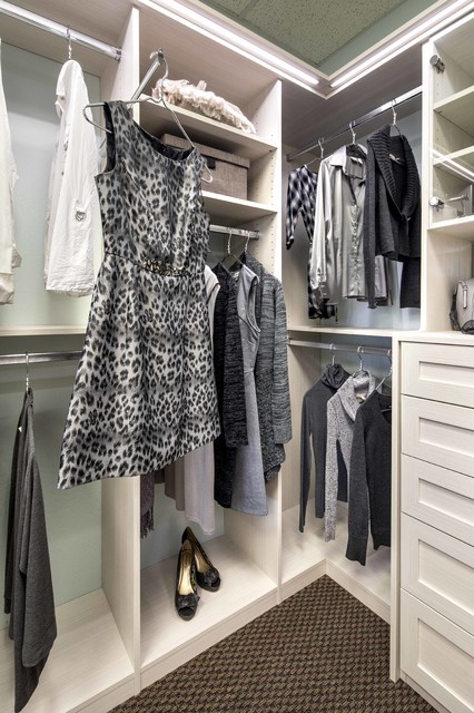 Bianco Walk-In Closet Display - Campbell Showroom - Contemporain ...