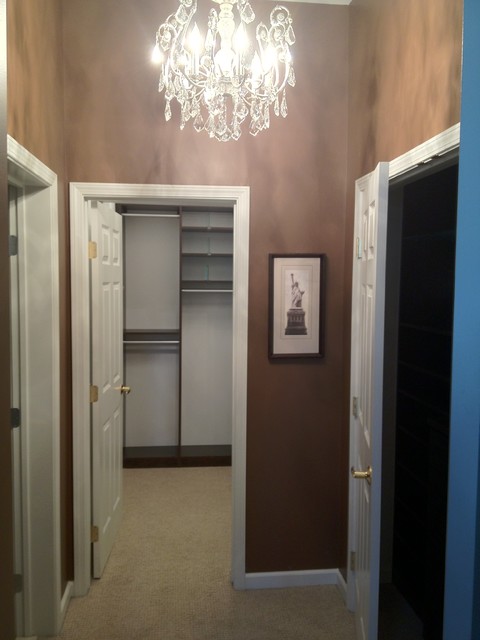Boutique Walk-In Closet & Reach-In Accessory Closet - Traditional ...