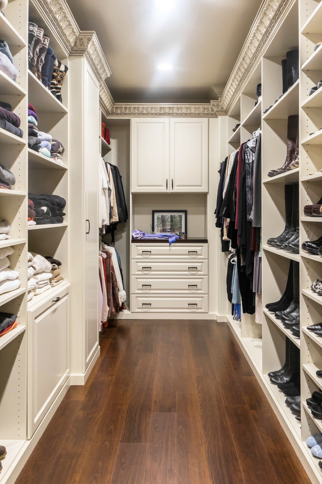 Calabasas Dream Master Closet for Her - Traditional - Closet - Los ...