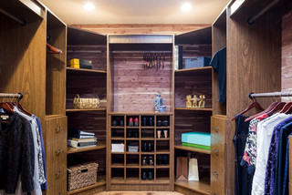 Cedar Walk-in Closet - Rustic - Closet - Albuquerque - by Dreamstyle ...