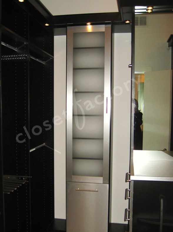 "Closet Factory" Black and metallic Walk in Closet - Contemporain ...