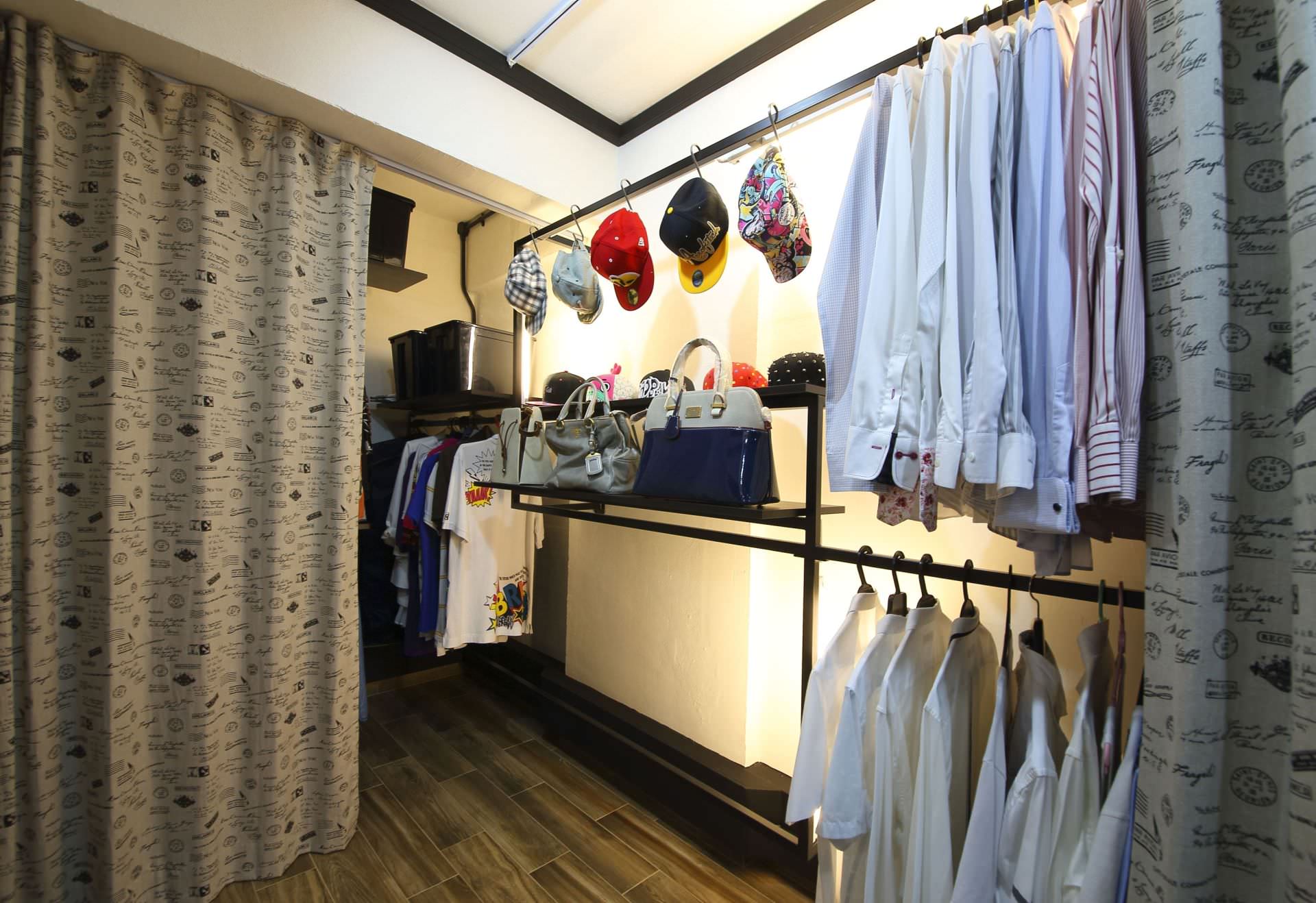 14 HDBs With Creatively Designed Walk-in Wardrobes | Houzz