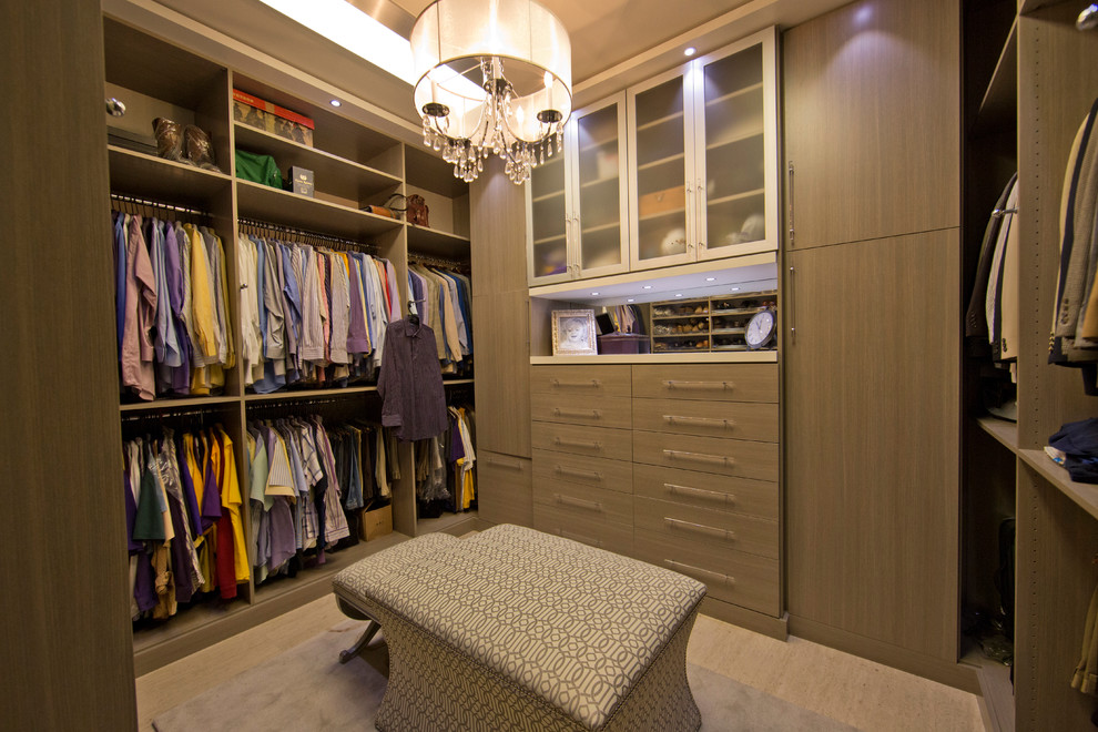Man's Master Walk In Modern Closet - Moderno - Armadio - New Orleans ...