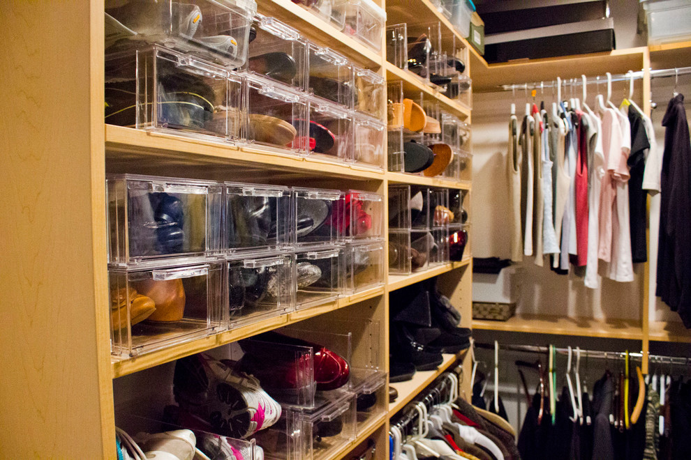 Maple Walk in Closet - Traditional - Closet - Newark | Houzz