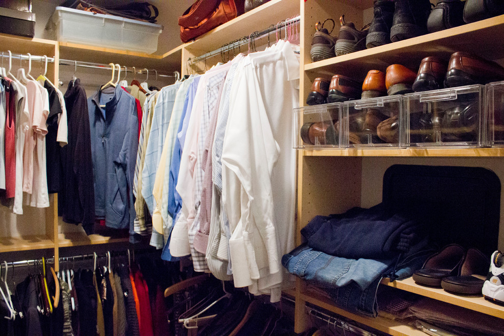 Maple Walk in Closet - Traditional - Closet - Newark | Houzz
