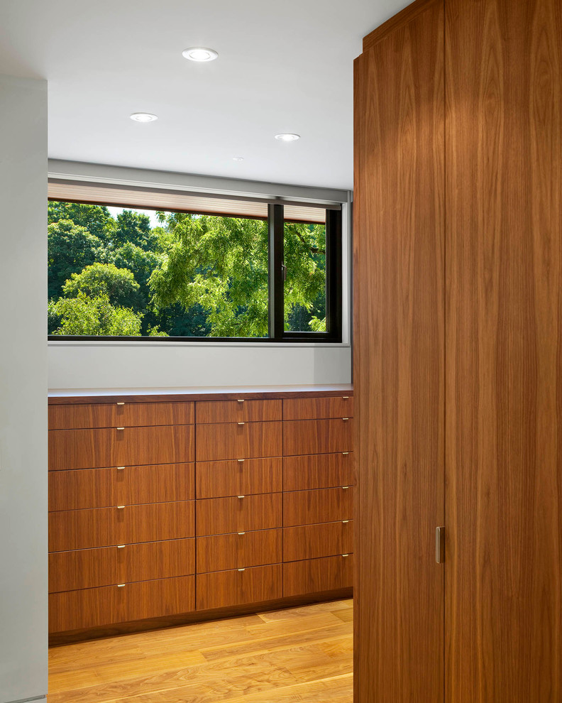 Modern Sidesplit House - Moderne - Armoire et Dressing - Toronto - par ...