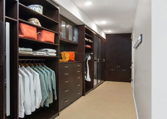 Mt. Hood Maple Walk-In Closet - Contemporain - Armoire et Dressing ...