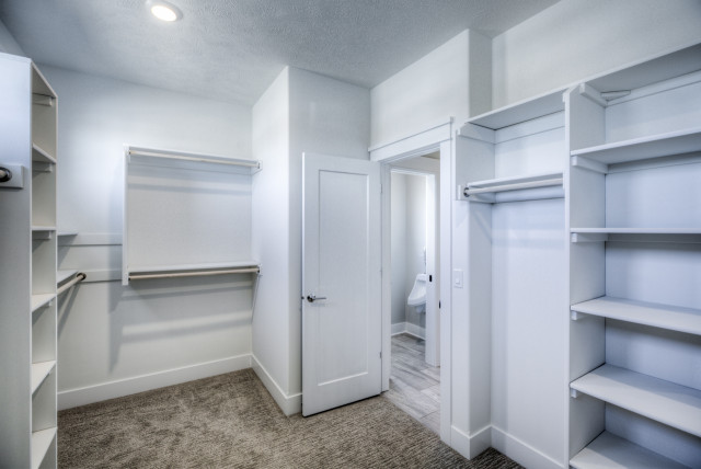 New Fieldstone Ranch Plan - Armoire et Dressing - Omaha - par Landmark ...