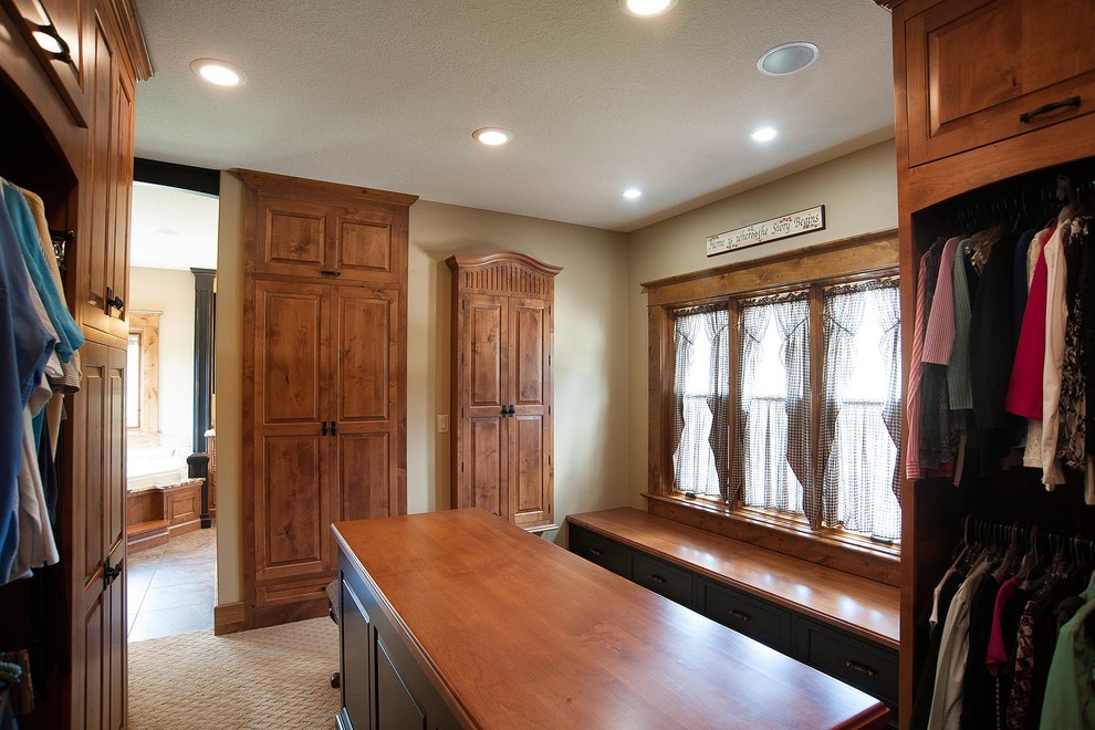 Rustic Log Home - Rustic - Closet - Cleveland - by Mullet Cabinet | Houzz