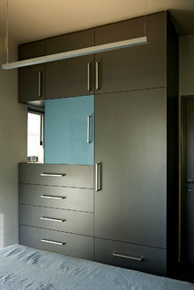 Small Bachelor Apartment - Contemporary - Closet - Tel Aviv - by [N ...