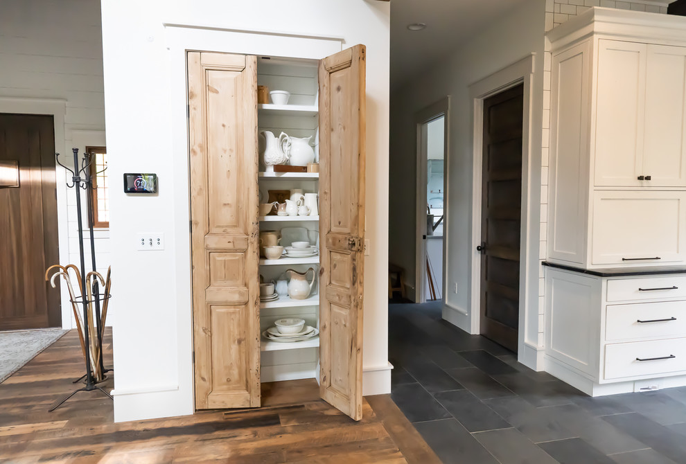 TCM, Grand Highlands - Farmhouse - Closet - Other - by Aspen Builders ...