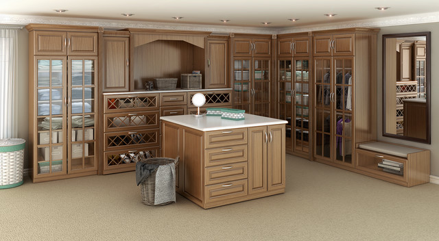 Traditional Walk-in Closet - Classique - Armoire et Dressing - Autres ...