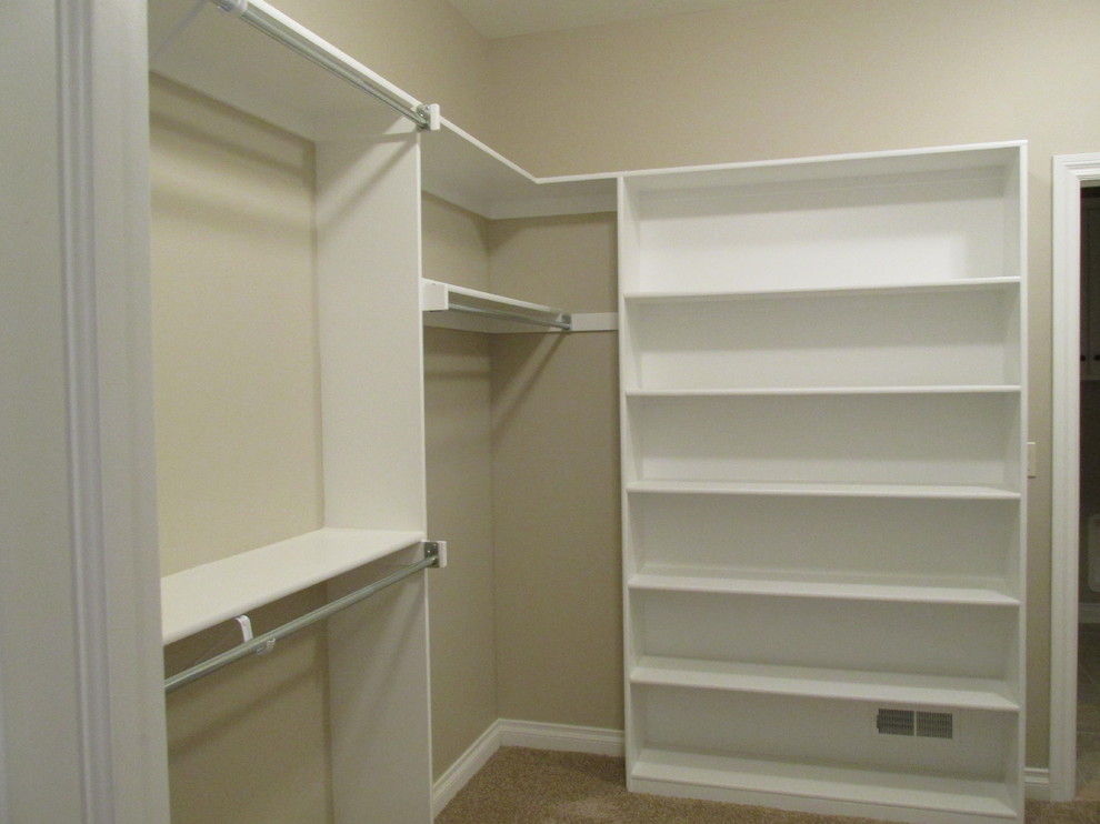 Walk-In Closet - Wardrobe - Detroit - by Chestnut Home Builders | Houzz UK