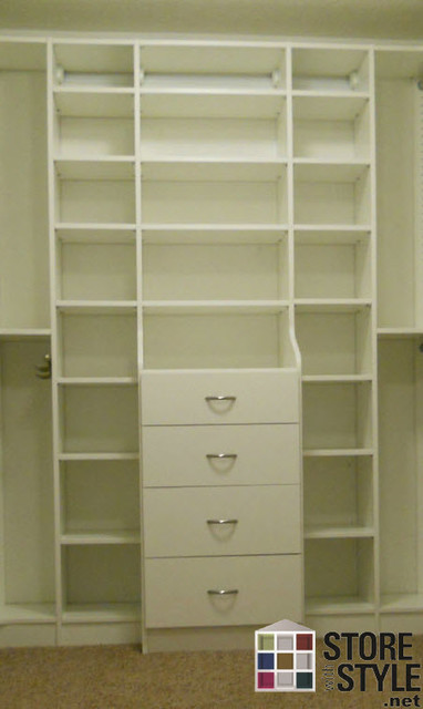 Walk in closet transformation - Moderne - Armoire et Dressing ...