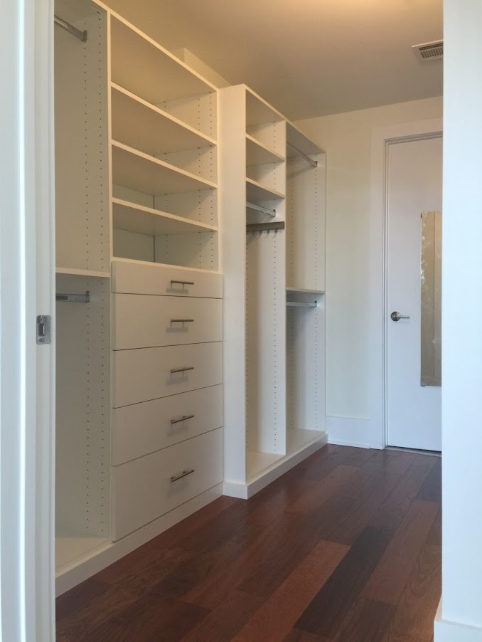 Walk Thru Closet Hoboken Nj Moderne Armoire Et Dressing New York
