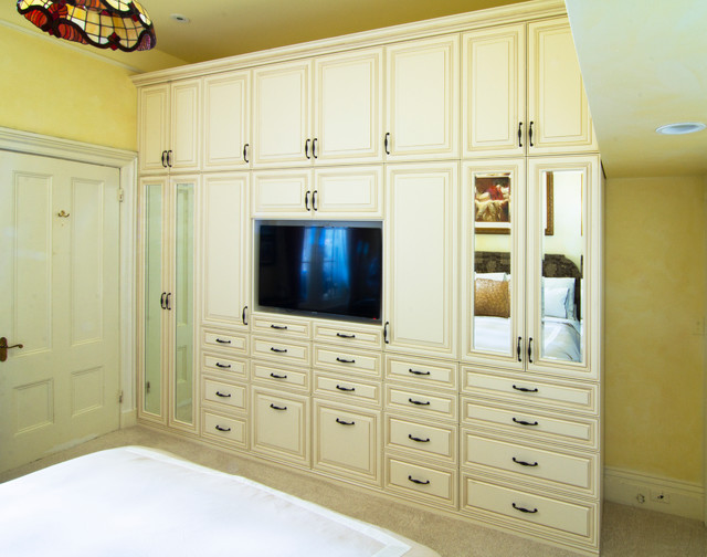 Wardrobe & Media Unit with Antique White Glazed RTF Fronts ...