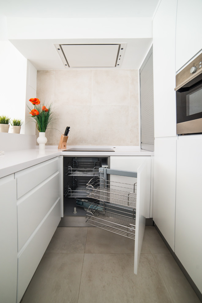 APARTAMENTO CON LINEAS RECTAS LACADO EN BLANCO - Contemporary - Kitchen ...