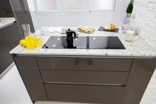 Cocina moderna en color lava - Modern - Kitchen - Madrid - by ...