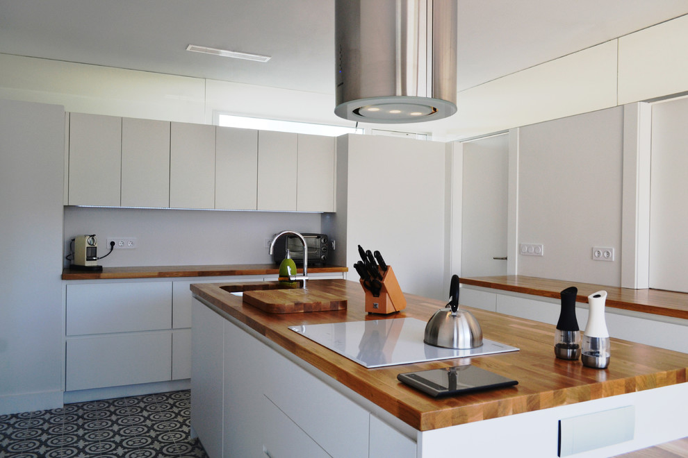 ENCIMERA LACADO CON ENCIMERA ROBLE NATURAL - Contemporary - Kitchen ...