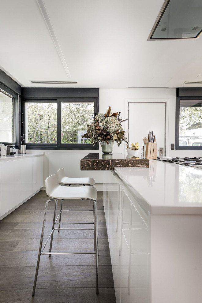 LA FAVORITA, casa de estilo contemporáneo con diseño interior y ...