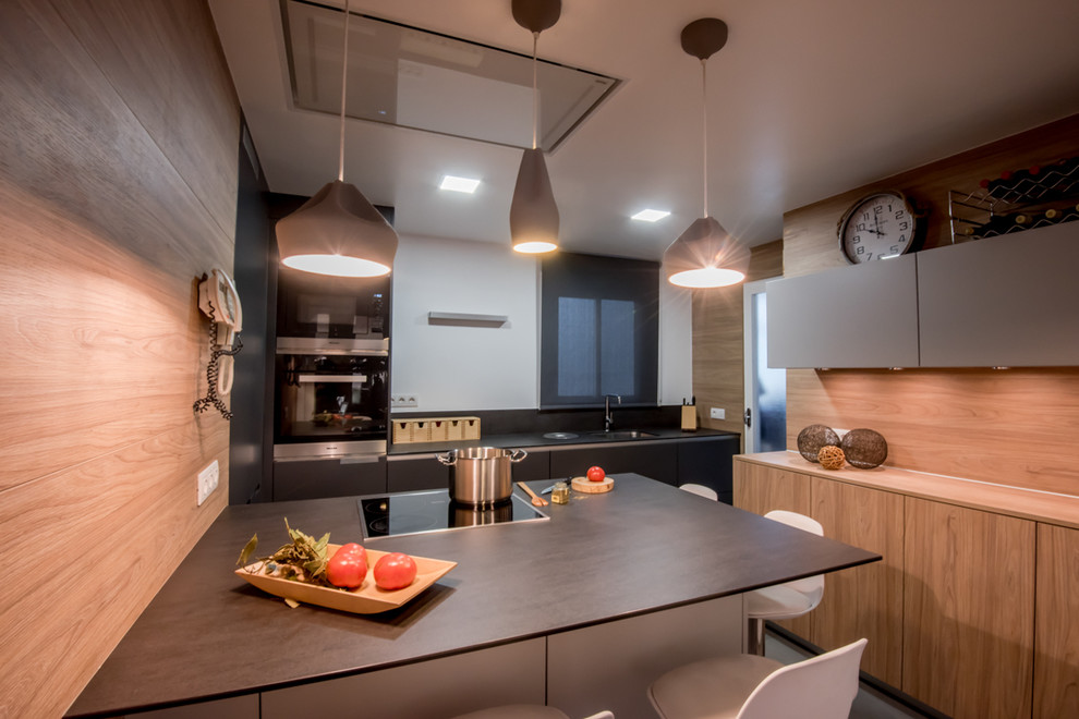 Materiales y colores en perfecta armonía - Modern - Kitchen - Barcelona ...