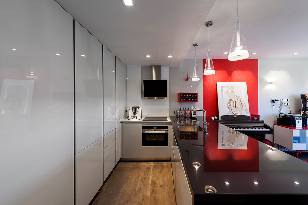 Reforma y amueblamiento de apartamento (Madrid) - Contemporary - Kitchen - Madrid - by ARKin | Houzz