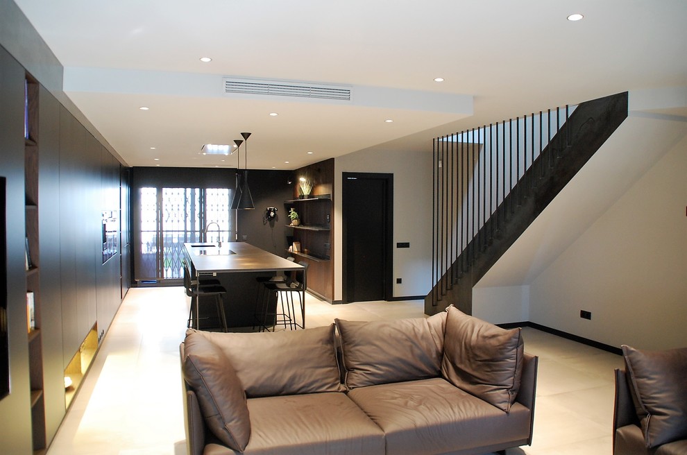 Un único espacio cocina Salon - Minimalistisch - Küche - Barcelona ...