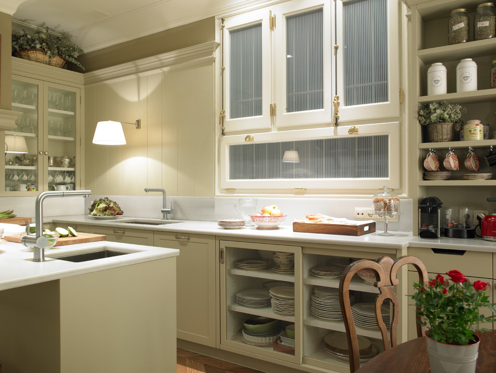 Una cocina de elegancia clásica - Transitional - Kitchen - Barcelona ...