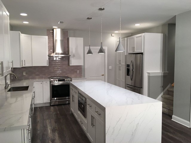 Unique Calacatta Modern Kitchen - Classique Chic - Cuisine - Philadelphie - par COMPAC | Houzz