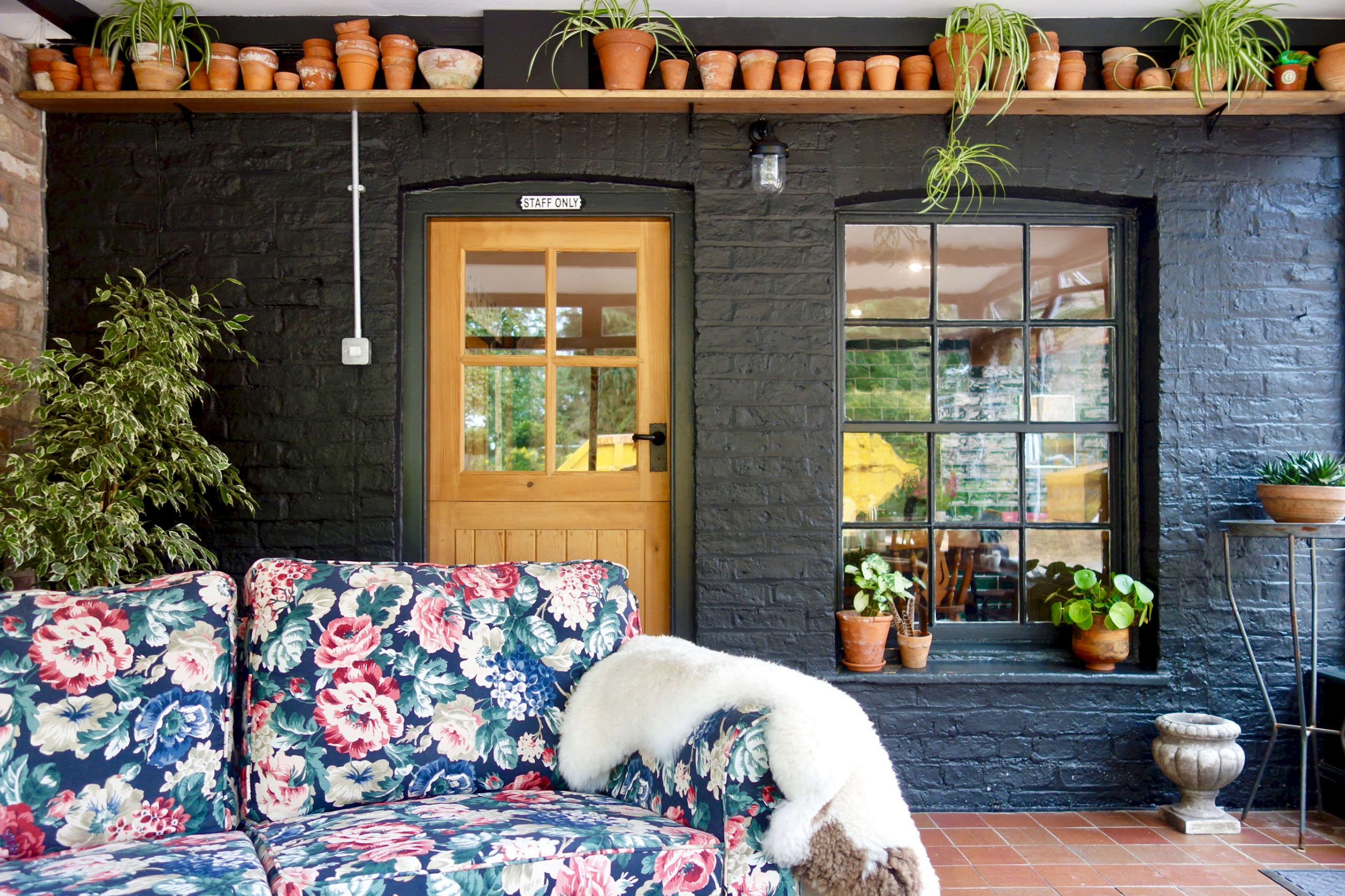 UK Before & After: An Unused, Chilly Garden Room Gets a Cosy Look ...