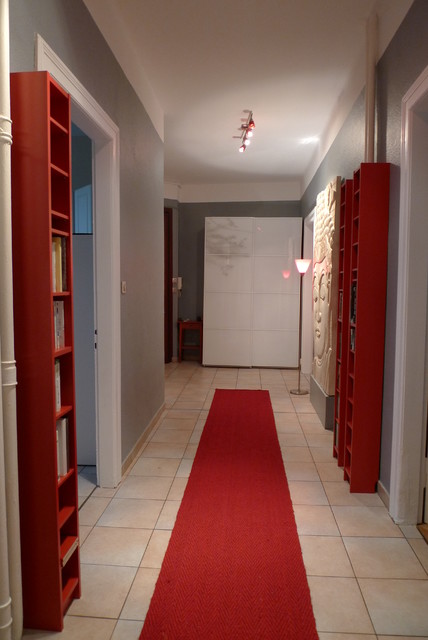Vue du couloir vers le porte d'entrée - Contemporaneo - Corridoio ...