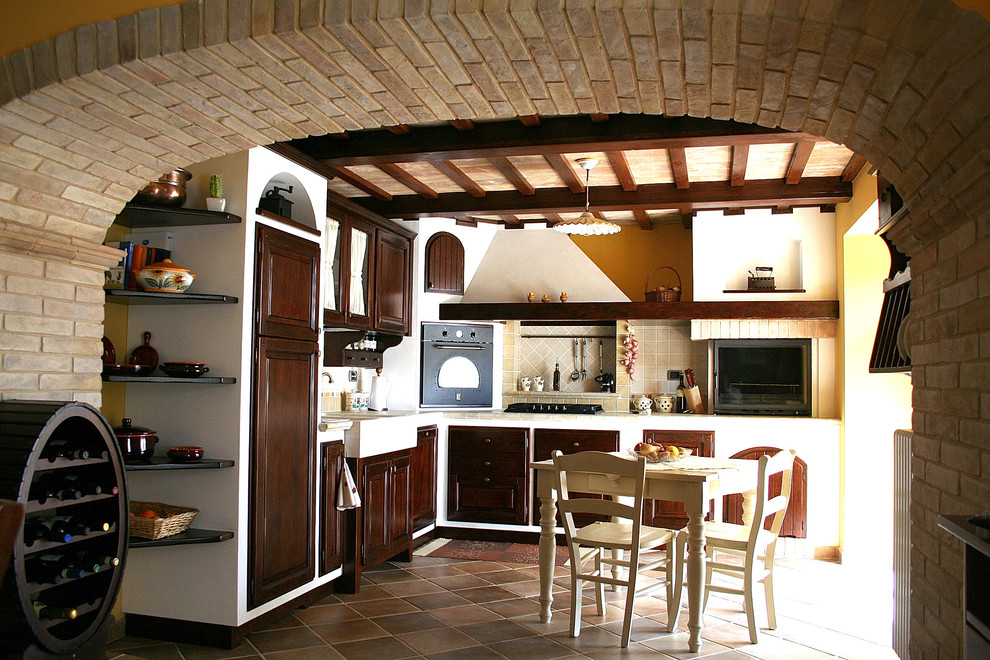 Cucina e soggiorno in tavernetta - Farmhouse - Kitchen - Other - by ...