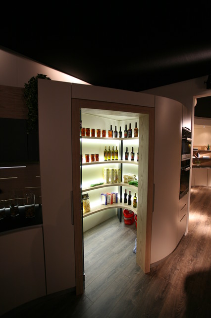 Cucina "snake" - dispensa angolare - Moderne - Cuisine - Milan - par ...